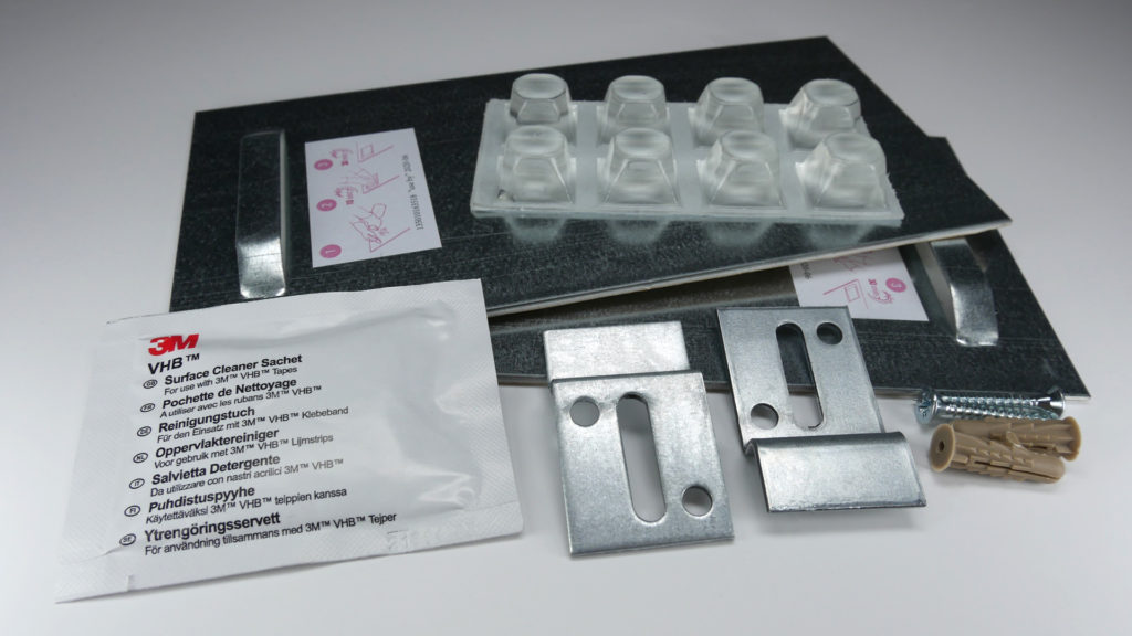 Adhesive wall mounts - For maps that are easy to install - Purchase