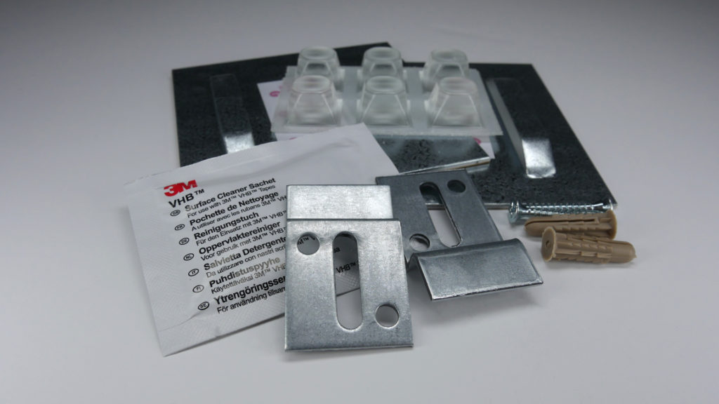 Adhesive wall mounts - For maps that are easy to install - Purchase