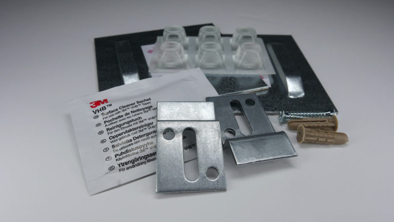 Adhesive wall mounts - For maps that are easy to install - Purchase